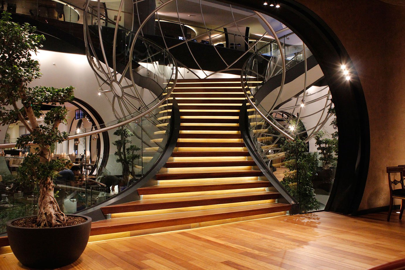 CURVED BENT AND TEMPERED GLASS